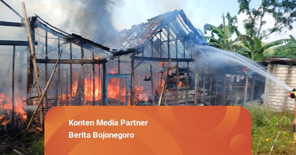 Diduga Akibat Kompor Lupa Dimatikan, Rumah Warga Bojonegoro Terbakar | kumparan.com